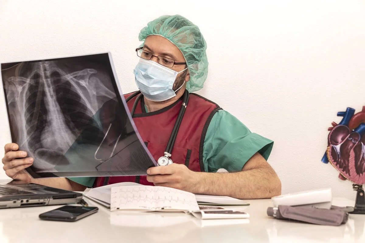 Why Do Surgeons Wear Lead Vests? - RadCare